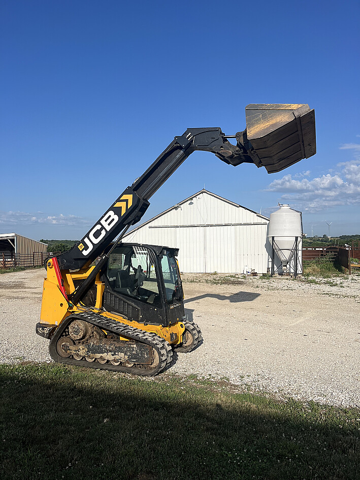2017 JCB 3TS-8T