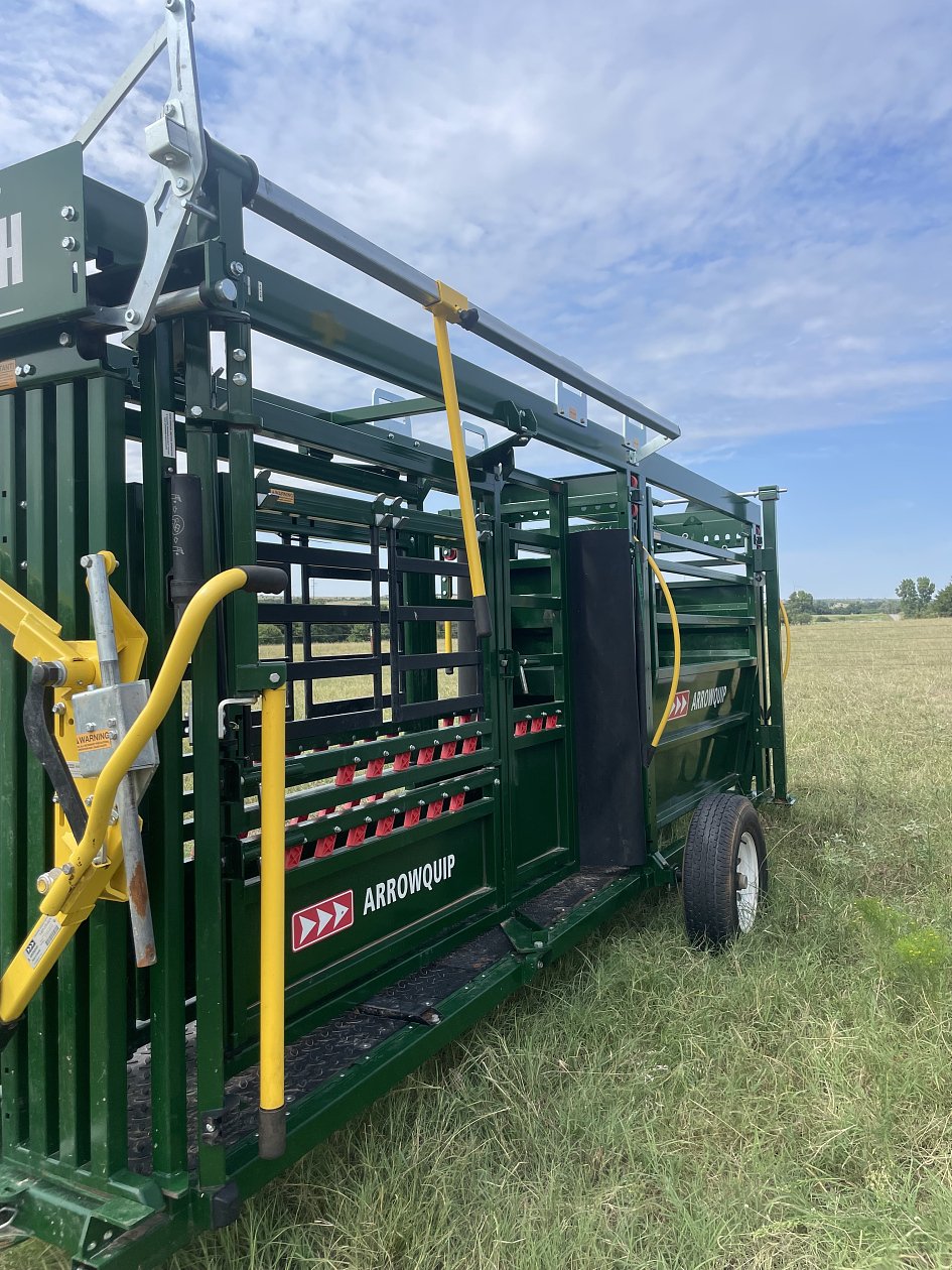 Arrowquip Q-Catch 87 Portable Chute and EZ Flow Alley