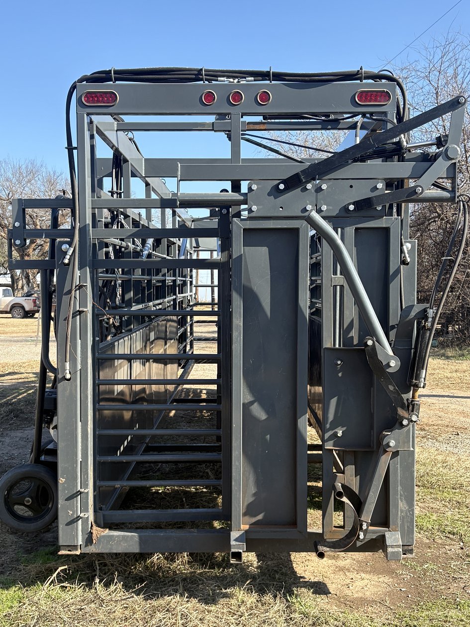 StockPro H 150 Hyd Chute and Portable Corral